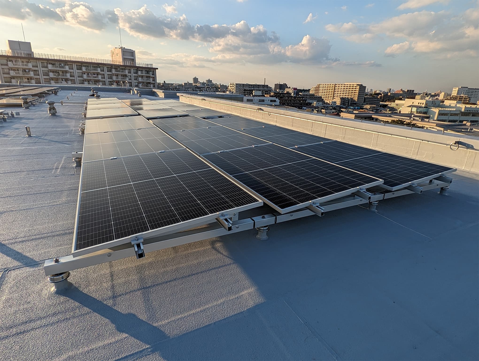 陸屋根用アンカー基礎対応架台 | アップソーラー ジャパン株式会社 (Upsolar Japan K.K.)